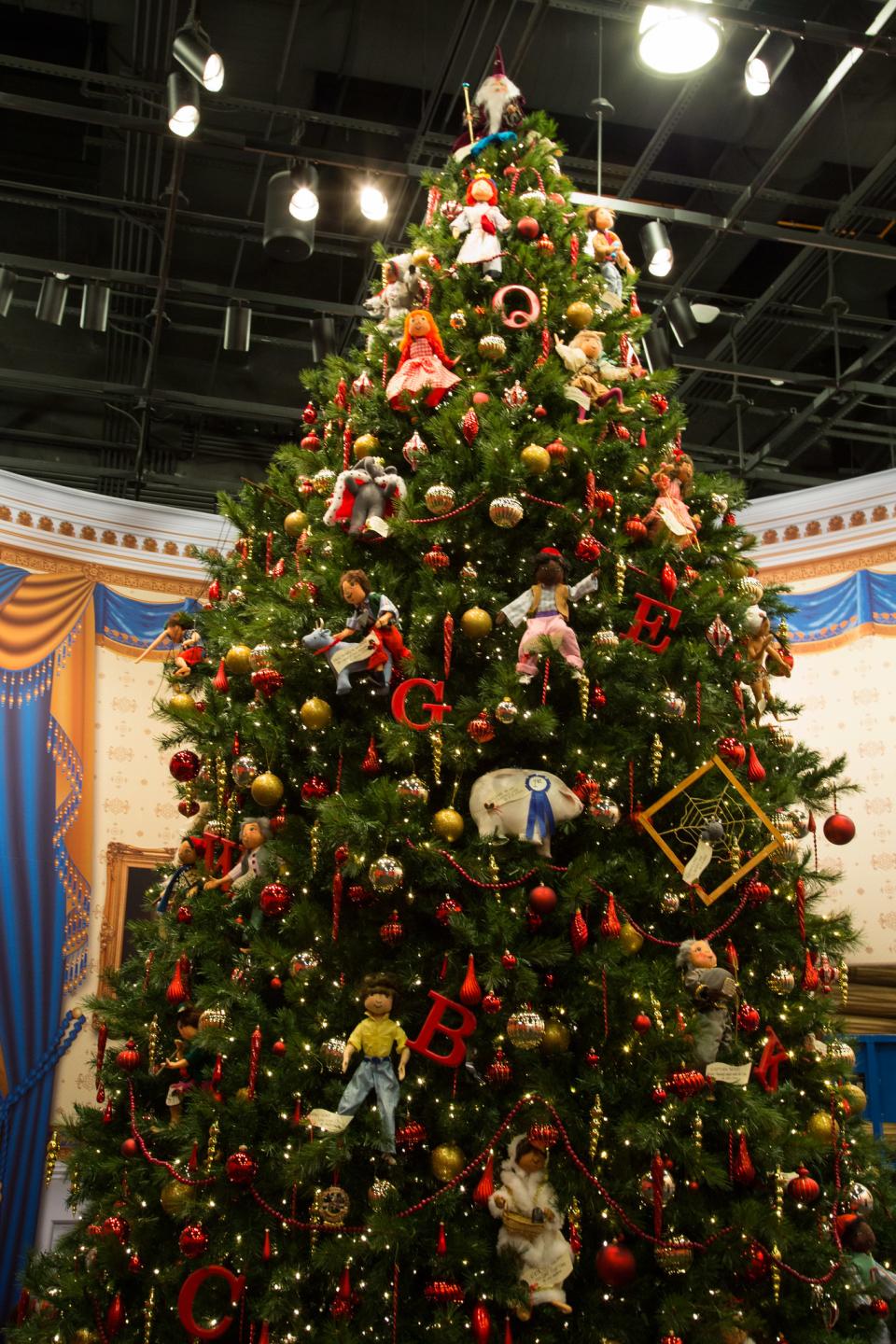 A Season of Stories: Christmas at the White House 2003 | George W. Bush ...